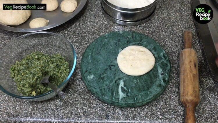 Bathua ka Paratha | Bathua Aloo stuffed Paratha Recipe - TGK