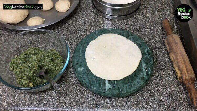 Bathua ka Paratha | Bathua Aloo stuffed Paratha Recipe - TGK