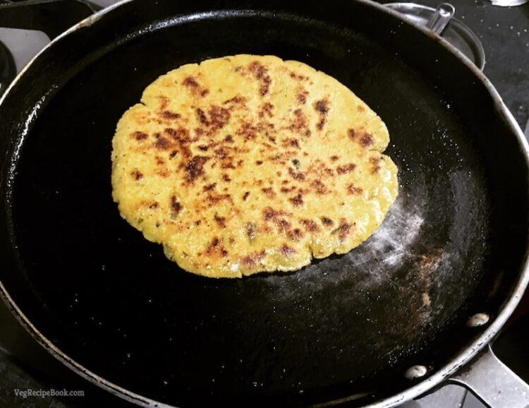 Kasuri Methi Makki Paratha Recipe | Dry Fenugreek Makai Paratha