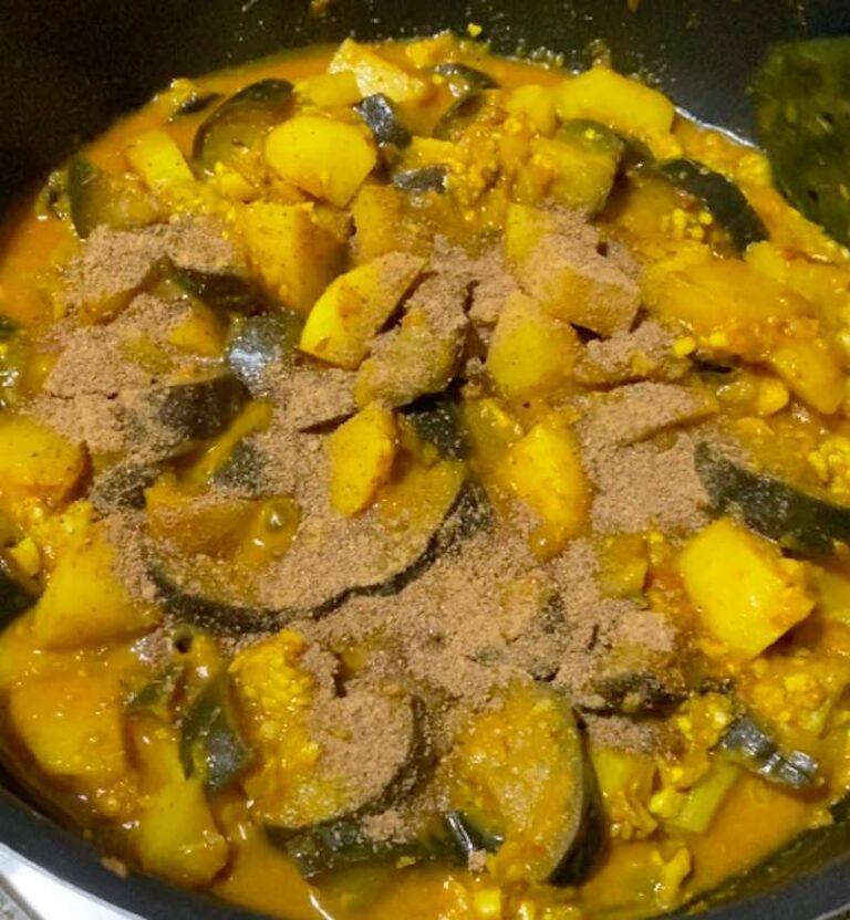 Aloo Baingan Sabji Recipe | Potato Brinjal Sabzi Recipe - The Garus Kitchen