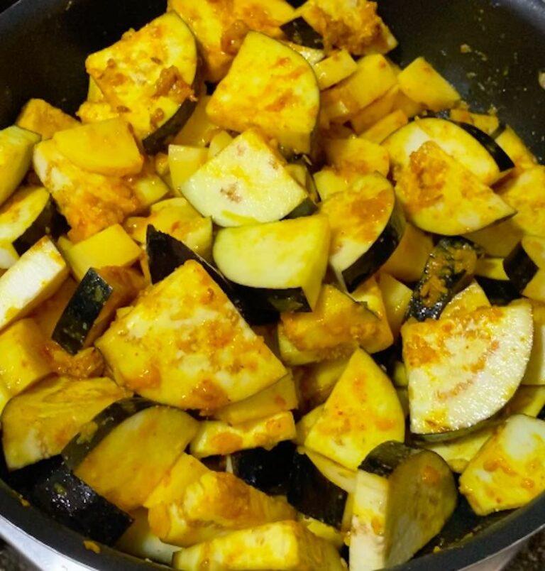 Aloo Baingan Sabji Recipe | Potato Brinjal Sabzi Recipe - The Garus Kitchen
